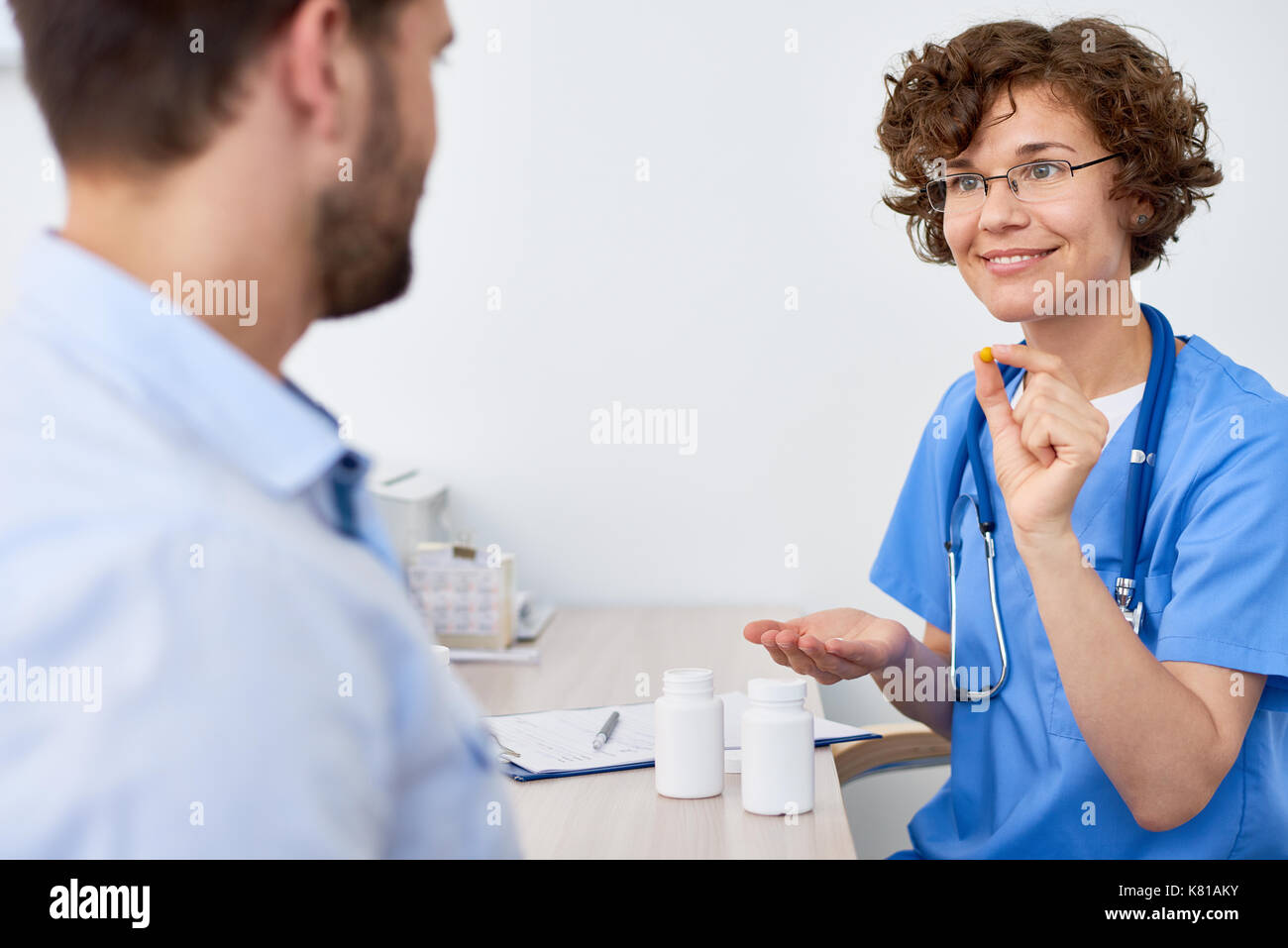 Patient doctor prescribing medication hi-res stock photography and ...