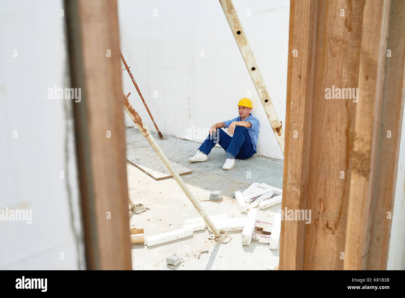 Exhausted construction worker hi-res stock photography and images - Alamy