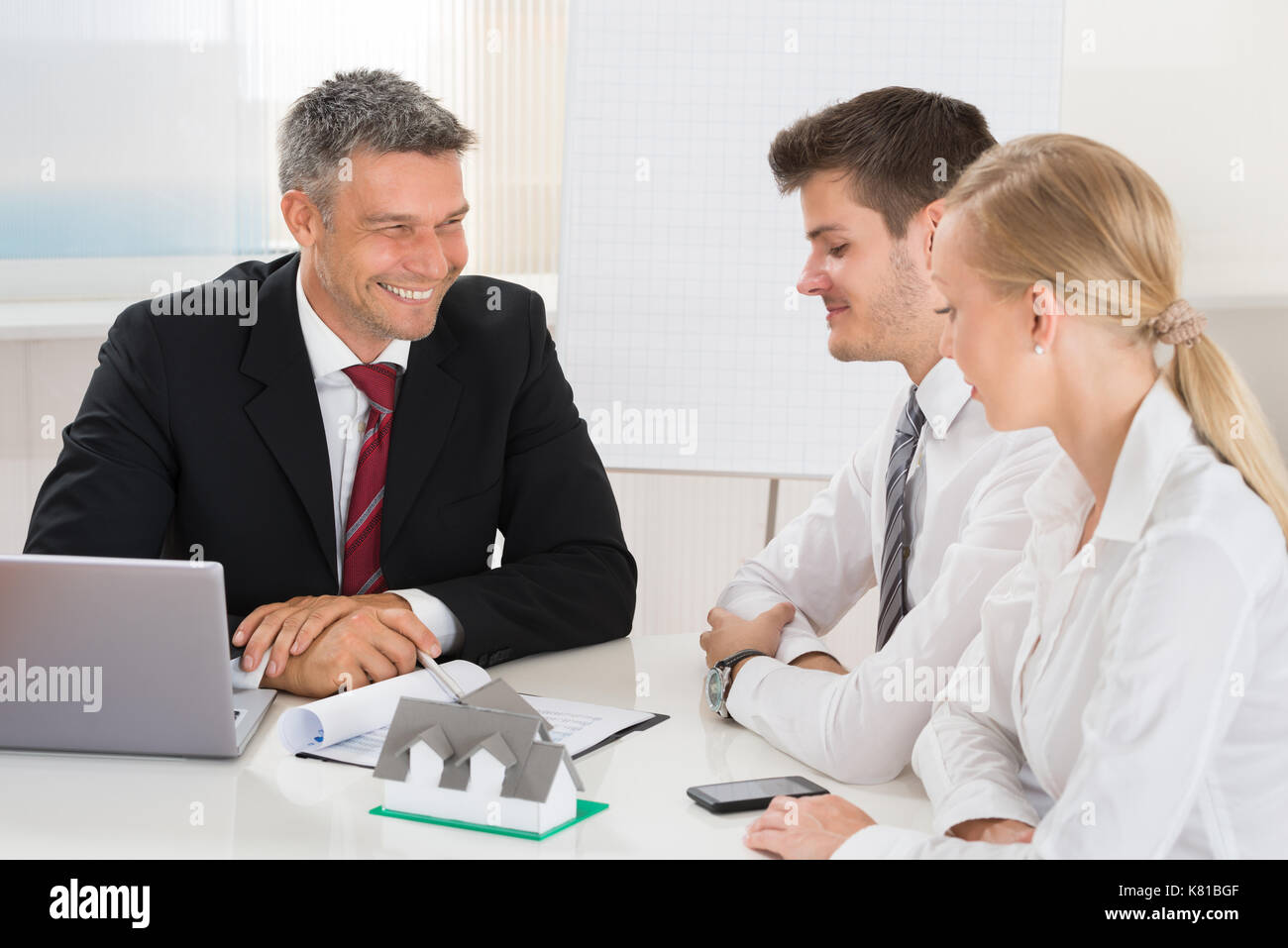 Successful house sale hi-res stock photography and images - Alamy