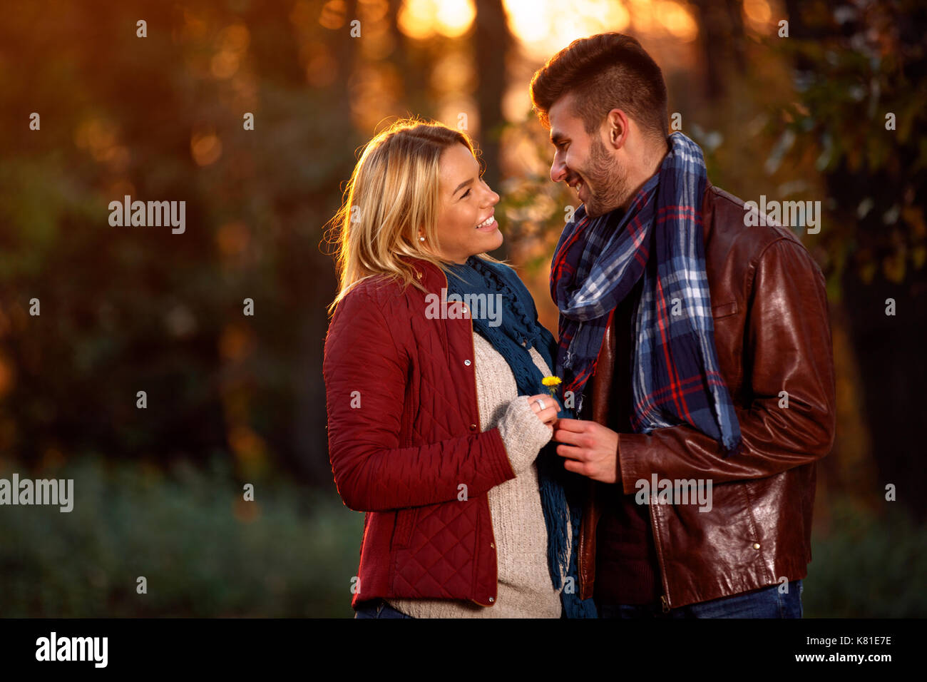 Romantic lovers hi-res stock photography and images - Alamy