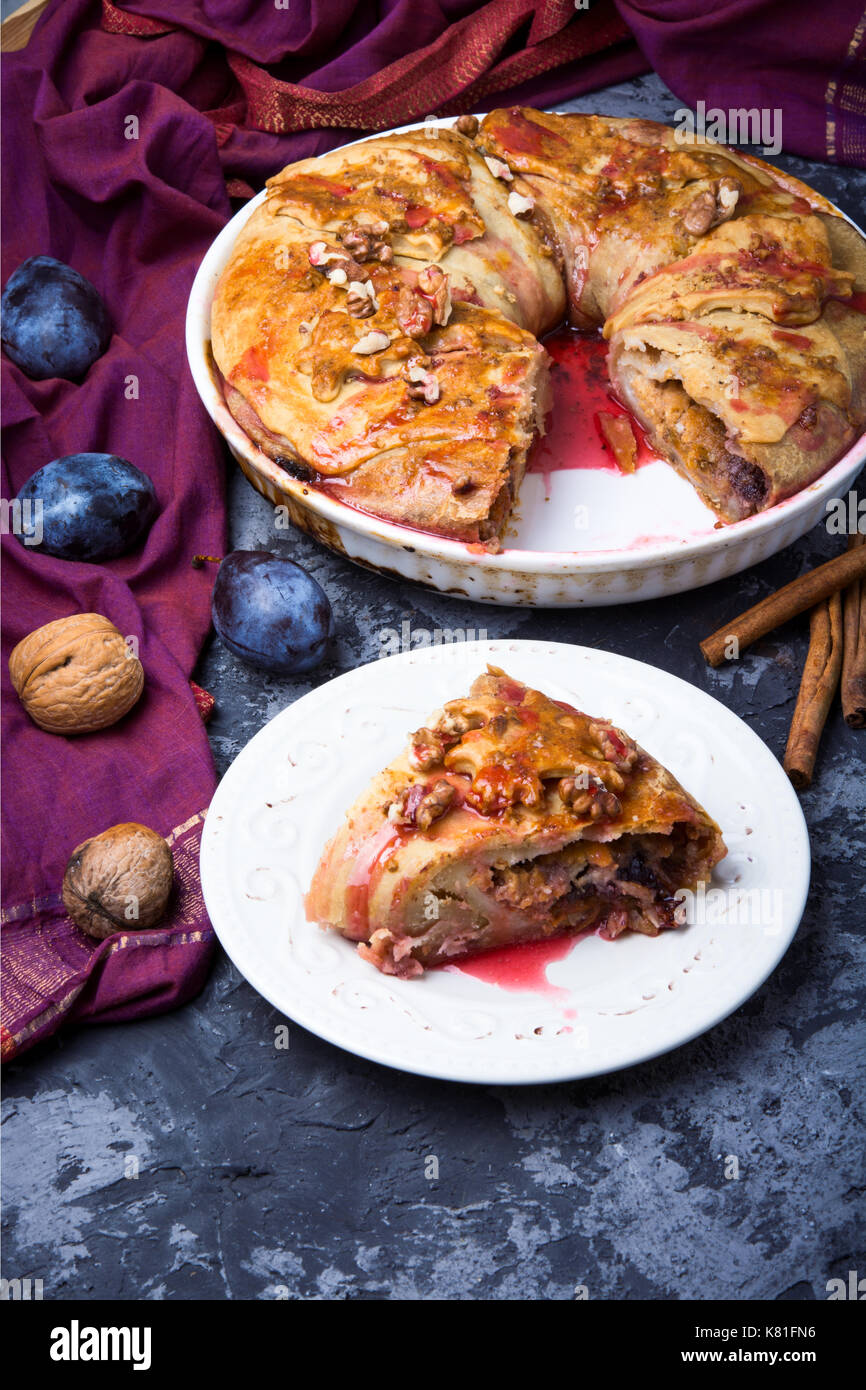 Strudel stuffing hi-res stock photography and images - Alamy