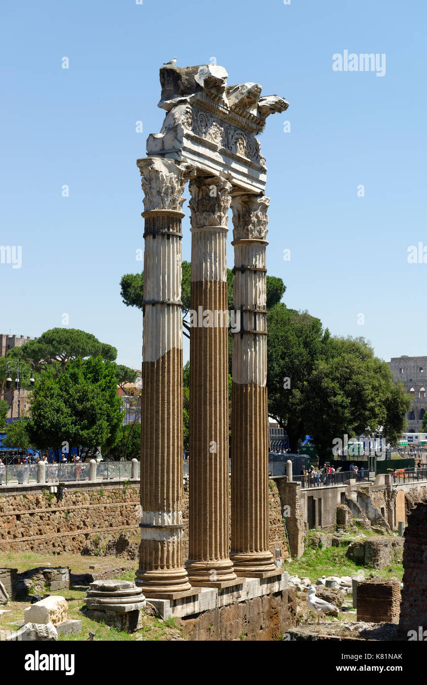 Roman corinthian columns hi-res stock photography and images - Alamy