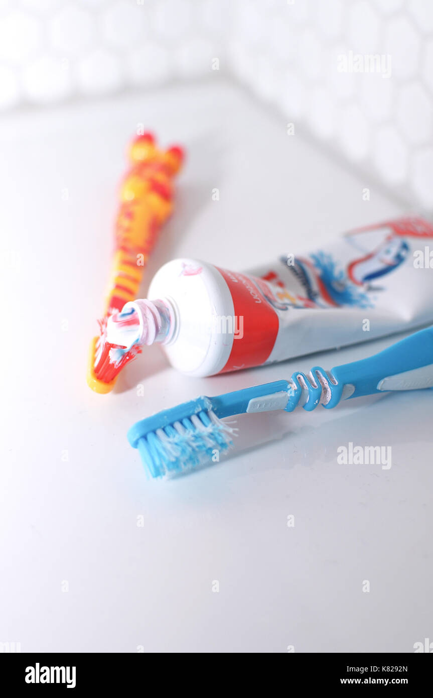 Red white blue toothpaste hi-res stock photography and images - Alamy