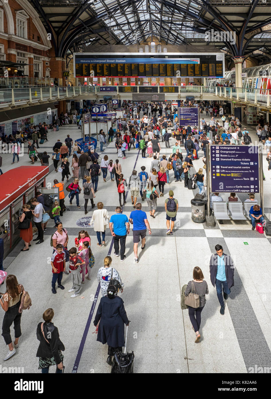 Liverpool Street Concourse High Resolution Stock Photography and Images ...