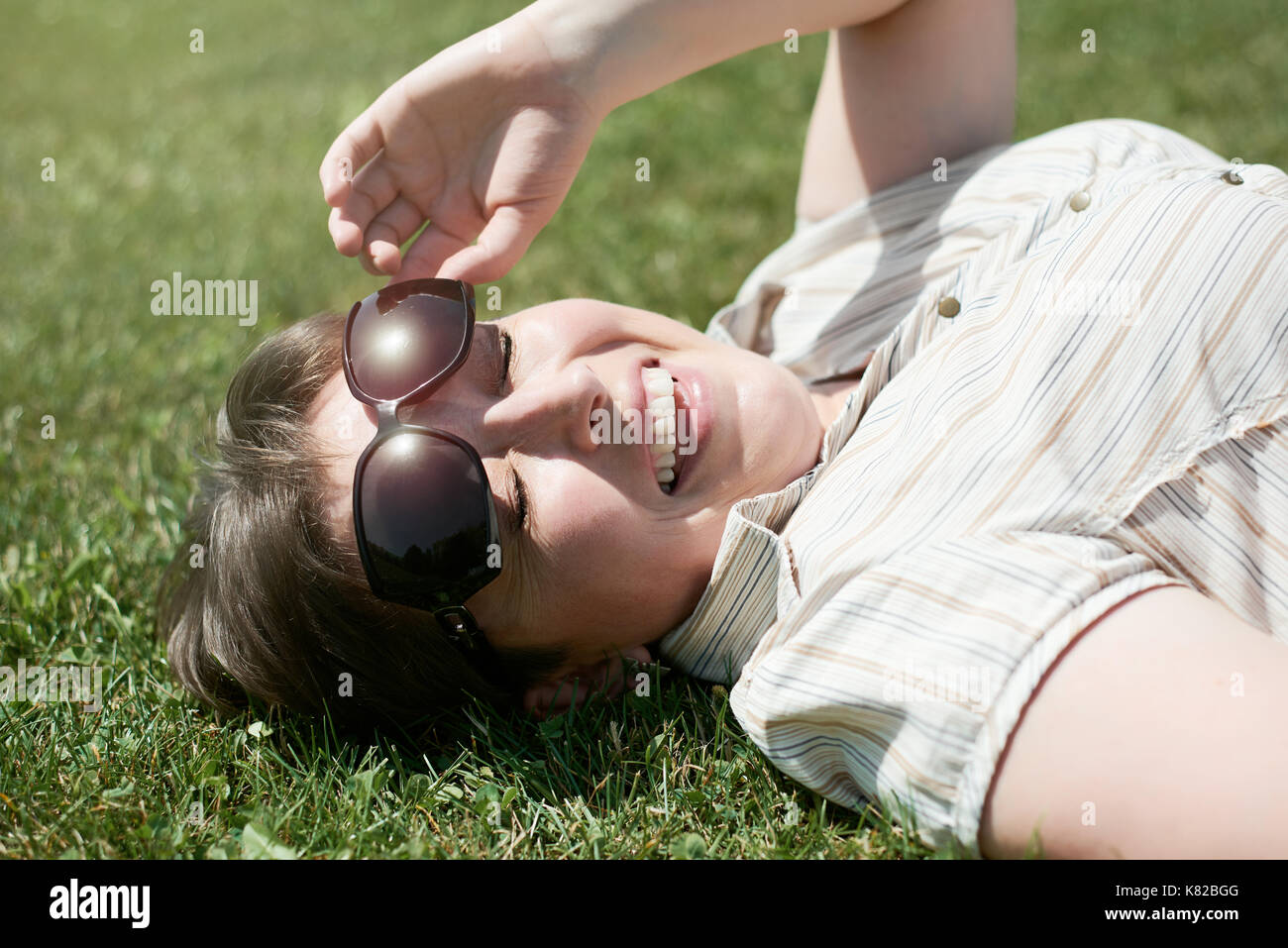 Woman eye sunglasses squint hi-res stock photography and images - Alamy