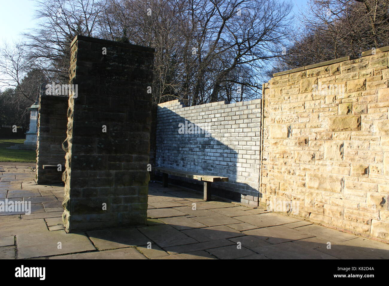 Wall with pillars Stock Photo - Alamy