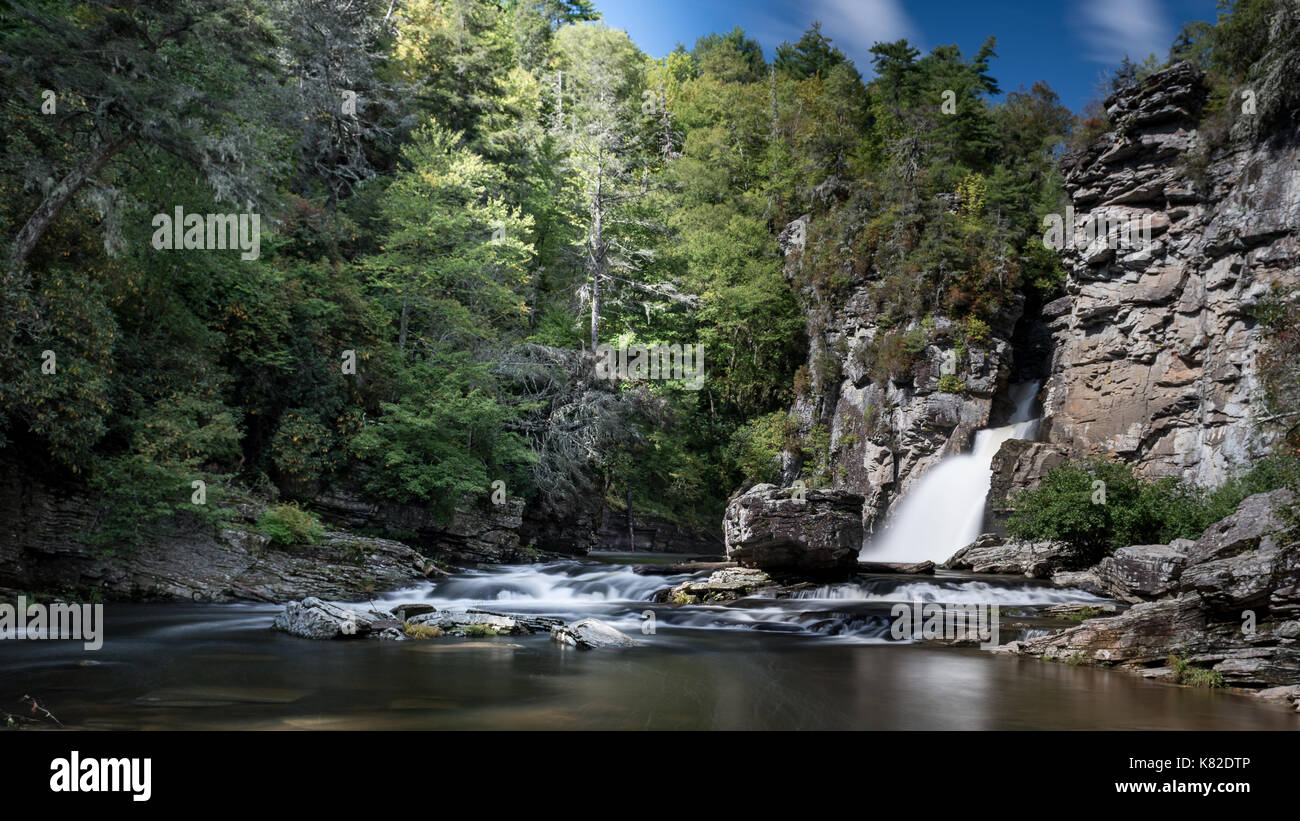 Linville Falls Waterfall - Waterfall @ Linville Gorge Rock Walls as ...