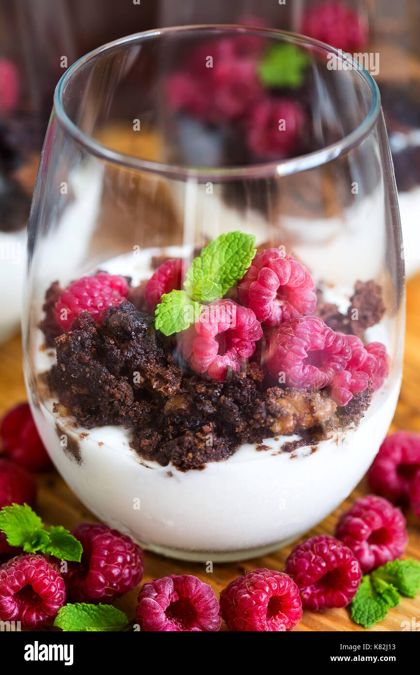 Raspberry trifle hi-res stock photography and images - Alamy