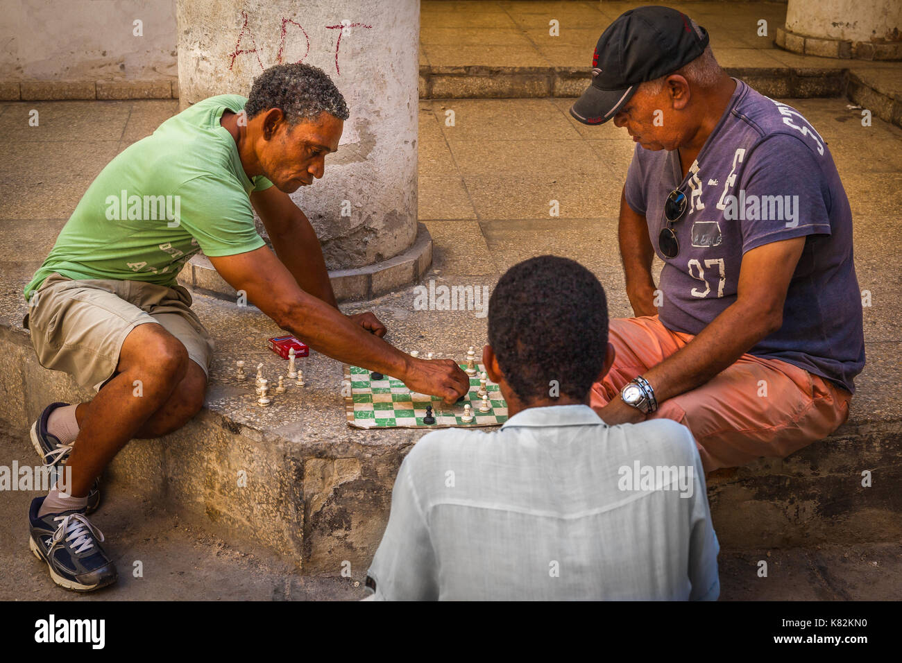 Three man chess hi-res stock photography and images - Alamy