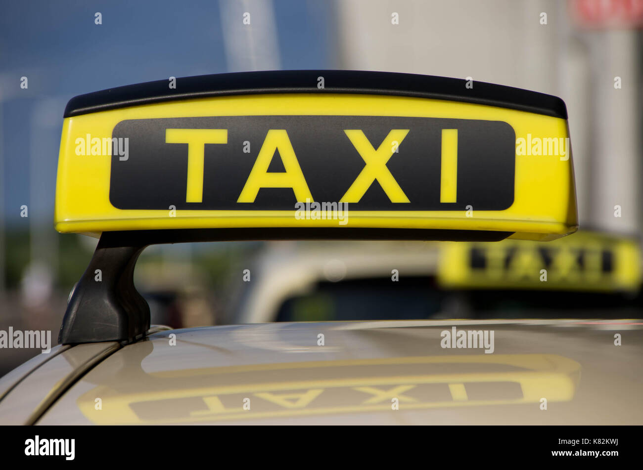 Waiting for uber night hi-res stock photography and images - Alamy