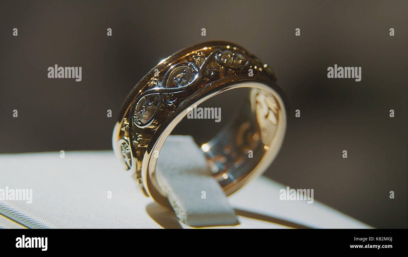 Precious diamond rings. Fine luxury diamond jewellery window display ...