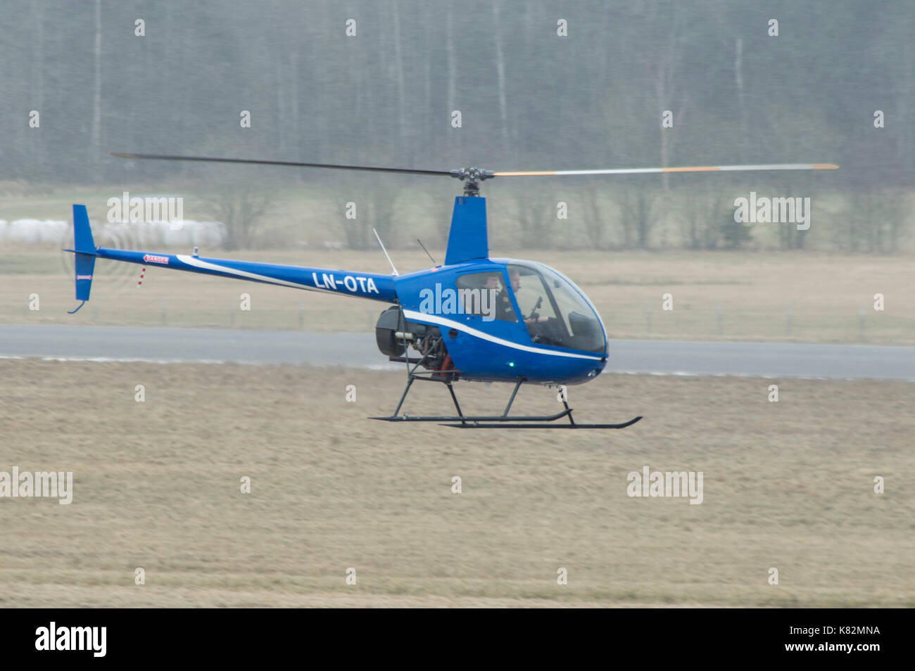 Robinson r22 helicopter hi-res stock photography and images - Alamy