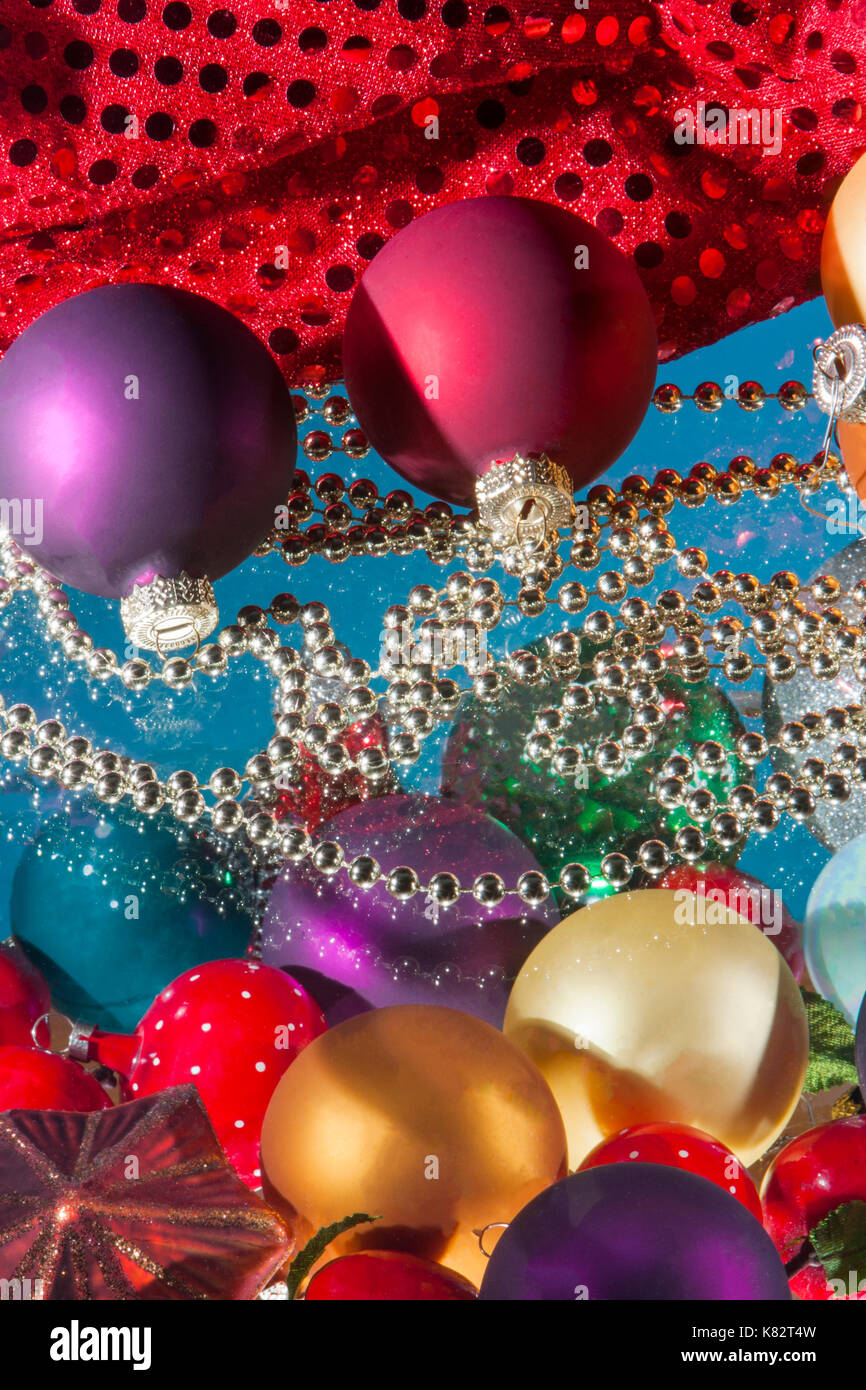 Silver balls chain hi-res stock photography and images - Alamy