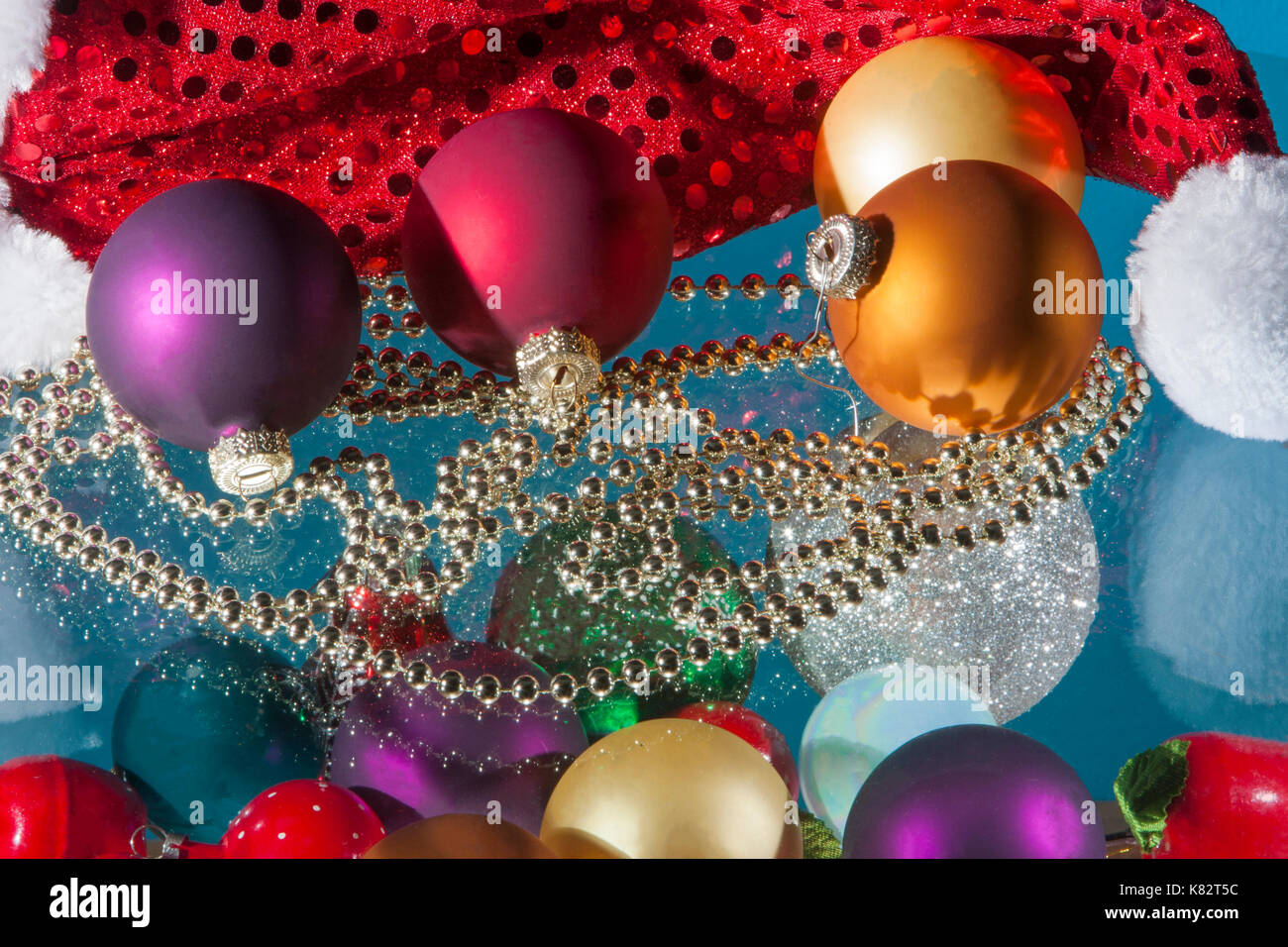 Silver balls chain hi-res stock photography and images - Alamy