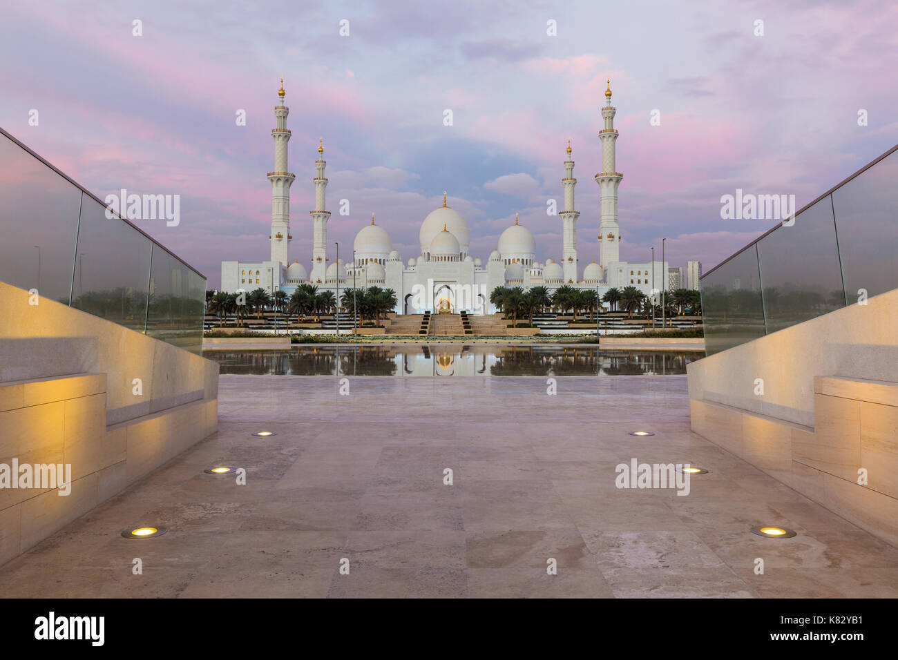 Sheikh zayed bin sultan al nahyan hi-res stock photography and images ...