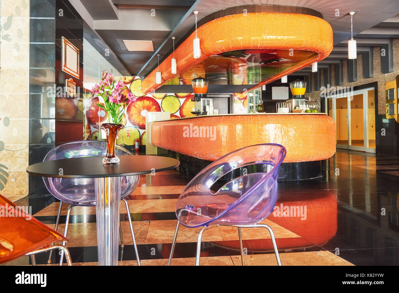 Fresh fruit juices in stylish bright cafe Stock Photo - Alamy