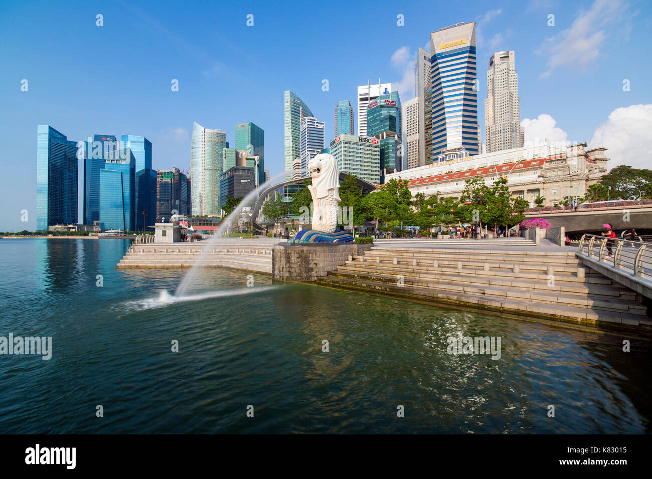 The Merlion Statue with the City Skyline in the background, Marina Bay ...