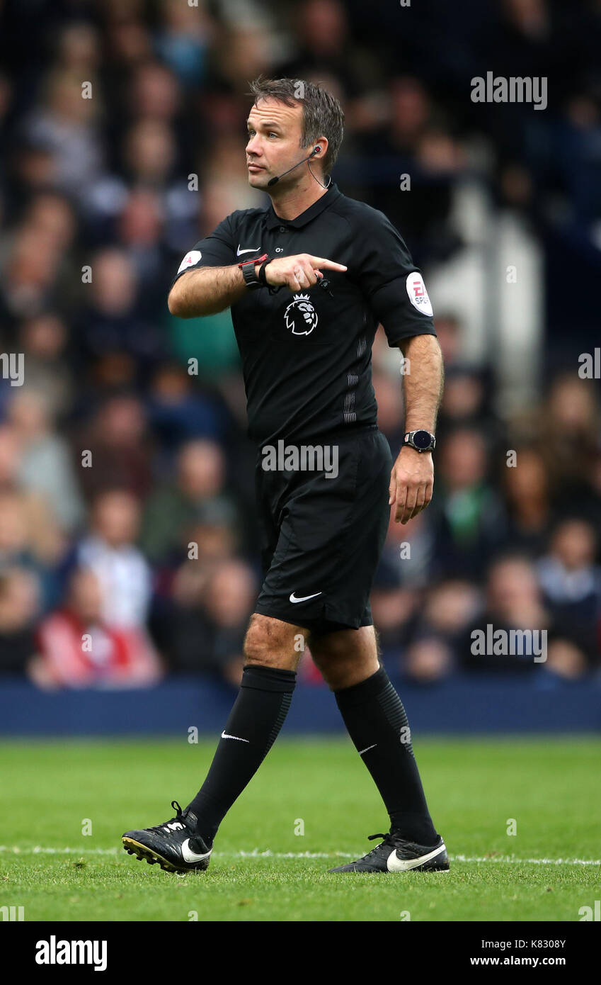 Referee paul tierney hi-res stock photography and images - Alamy
