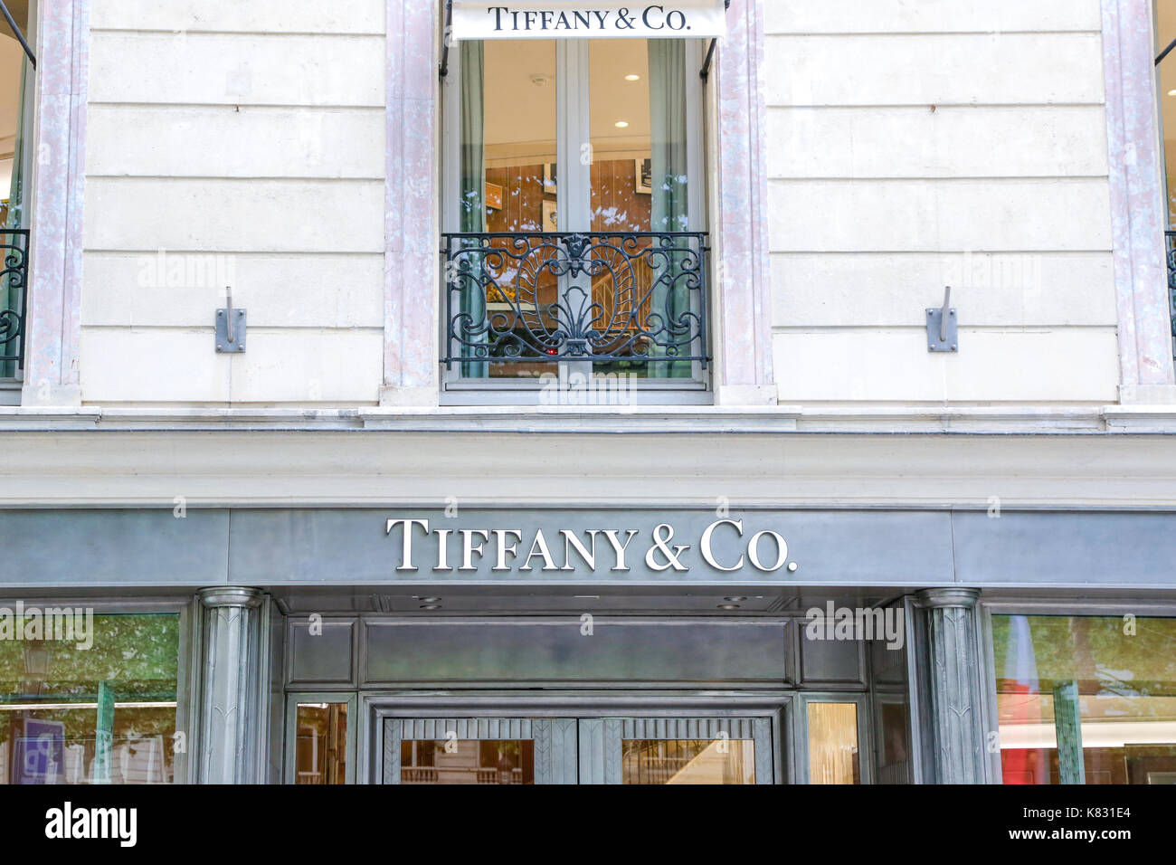 Paris, France: Tiffany jewels shopping center, historical shopping ...