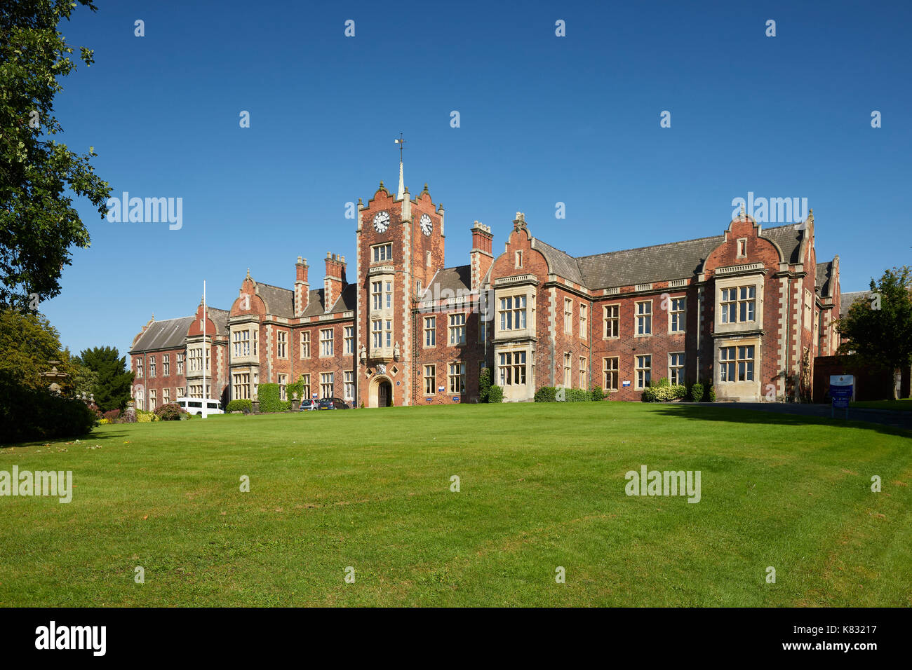 Royal wolverhampton hi-res stock photography and images - Alamy