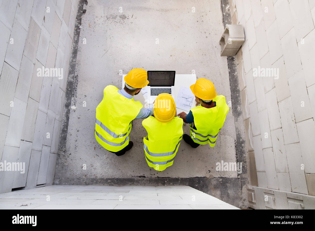Architects and worker at the construction site Stock Photo - Alamy