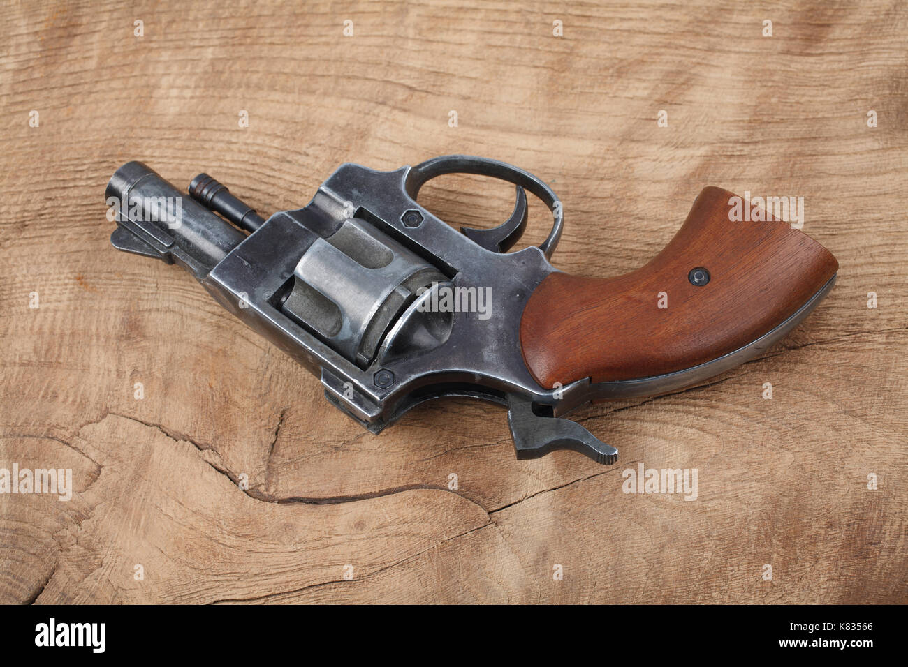 Revolver on the wooden table Stock Photo - Alamy