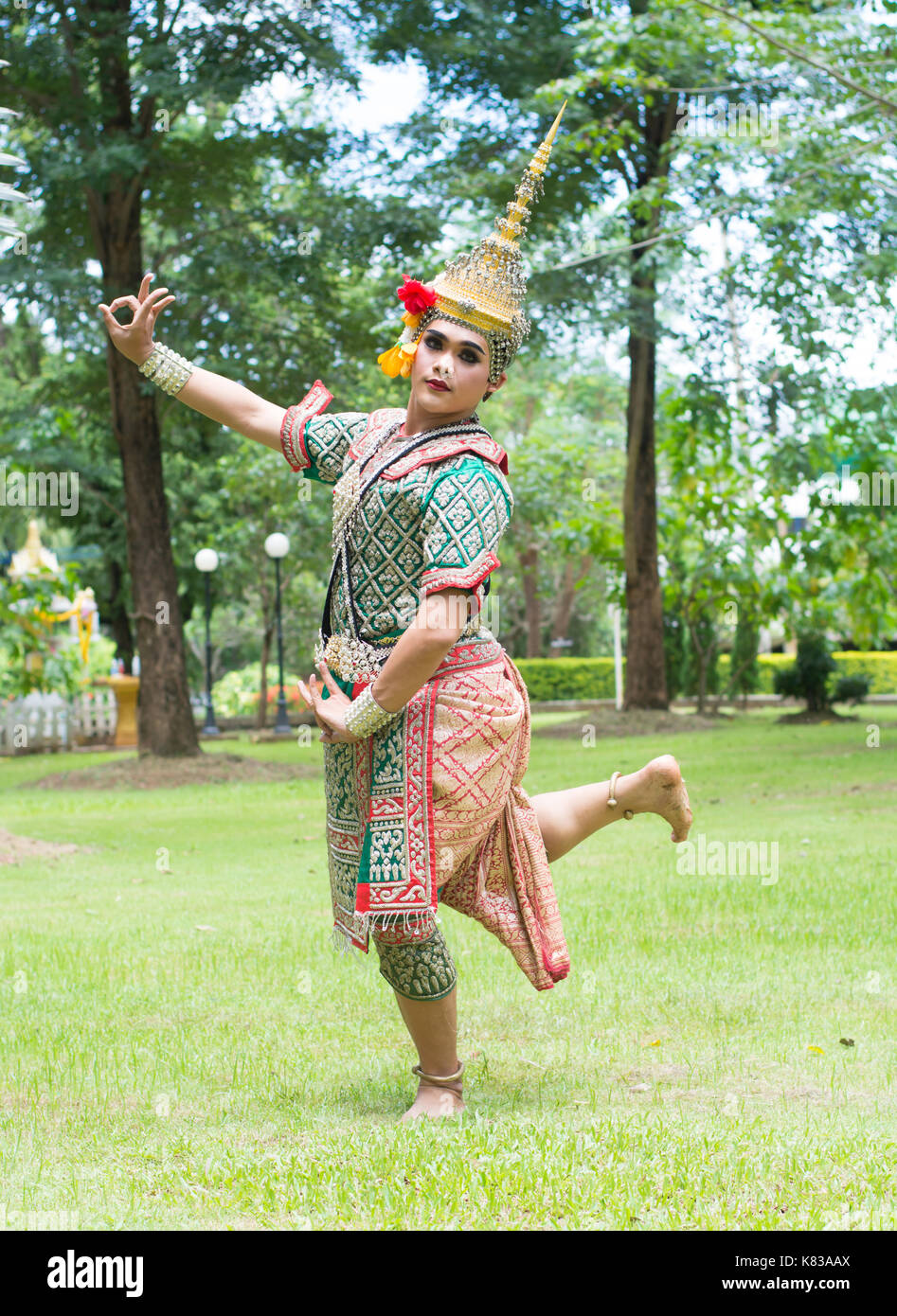 Thai traditional dress. Actors performs Thai ancient dancing Art of ...