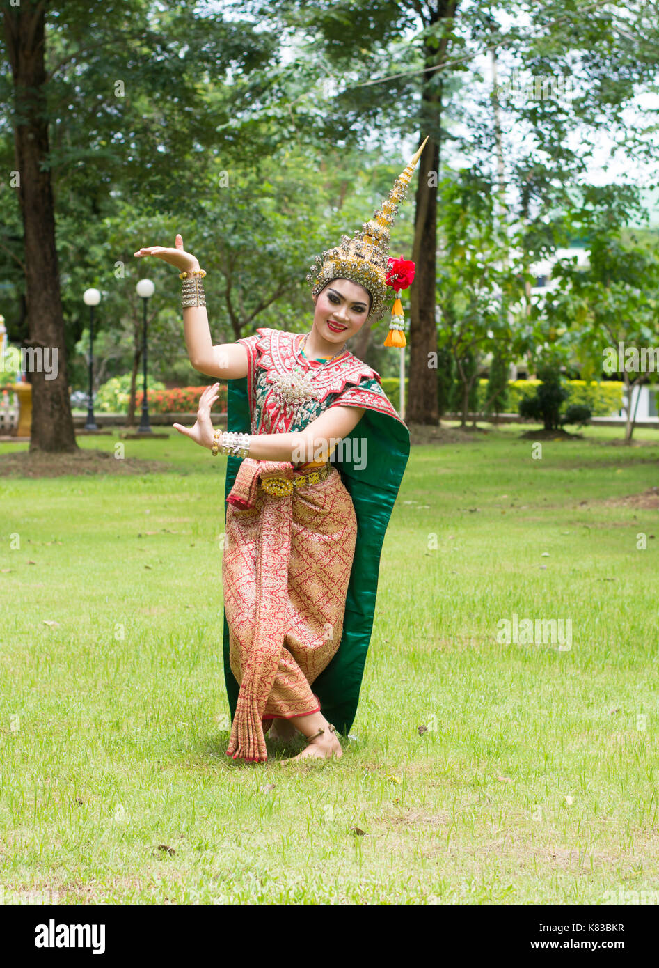 Thai traditional dress. Actors performs Thai ancient dancing Art of ...
