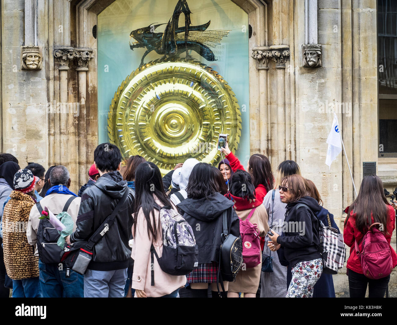 College clock hi-res stock photography and images - Alamy