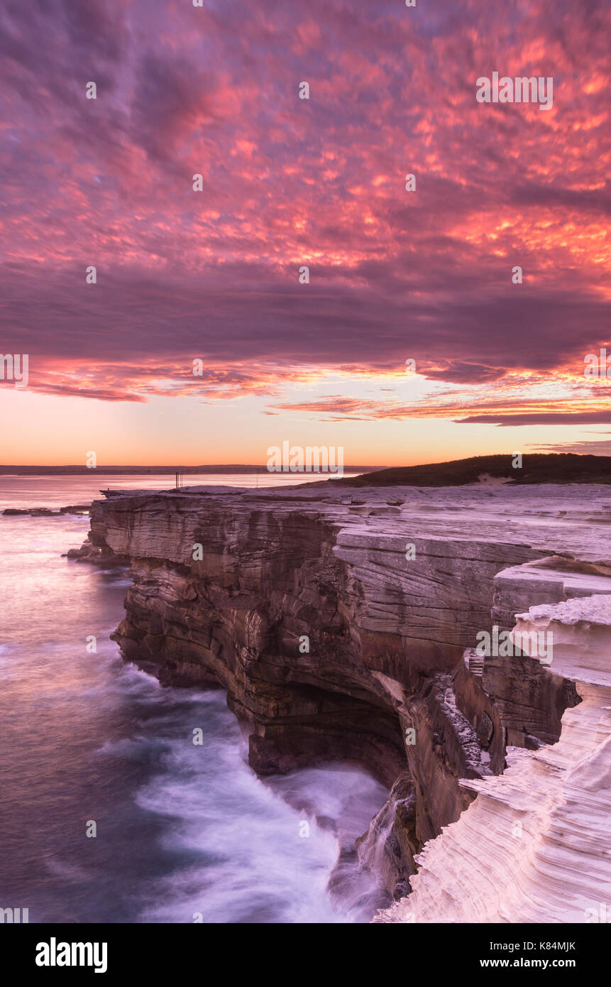 Potter Point cliffs at Kurnell, Sydney, New South Wales, Australia ...