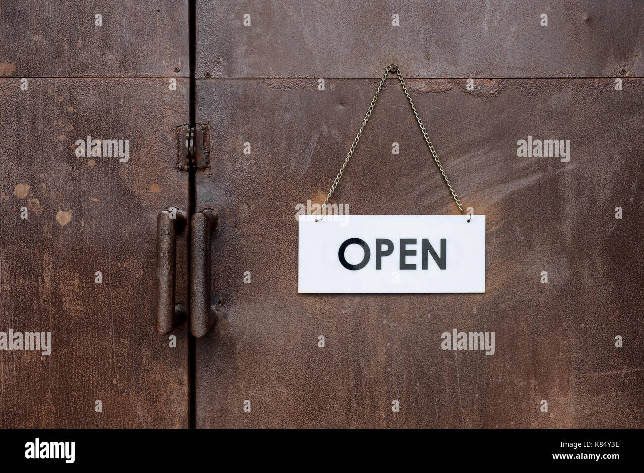Word open hang on door, welcome sign Stock Photo - Alamy