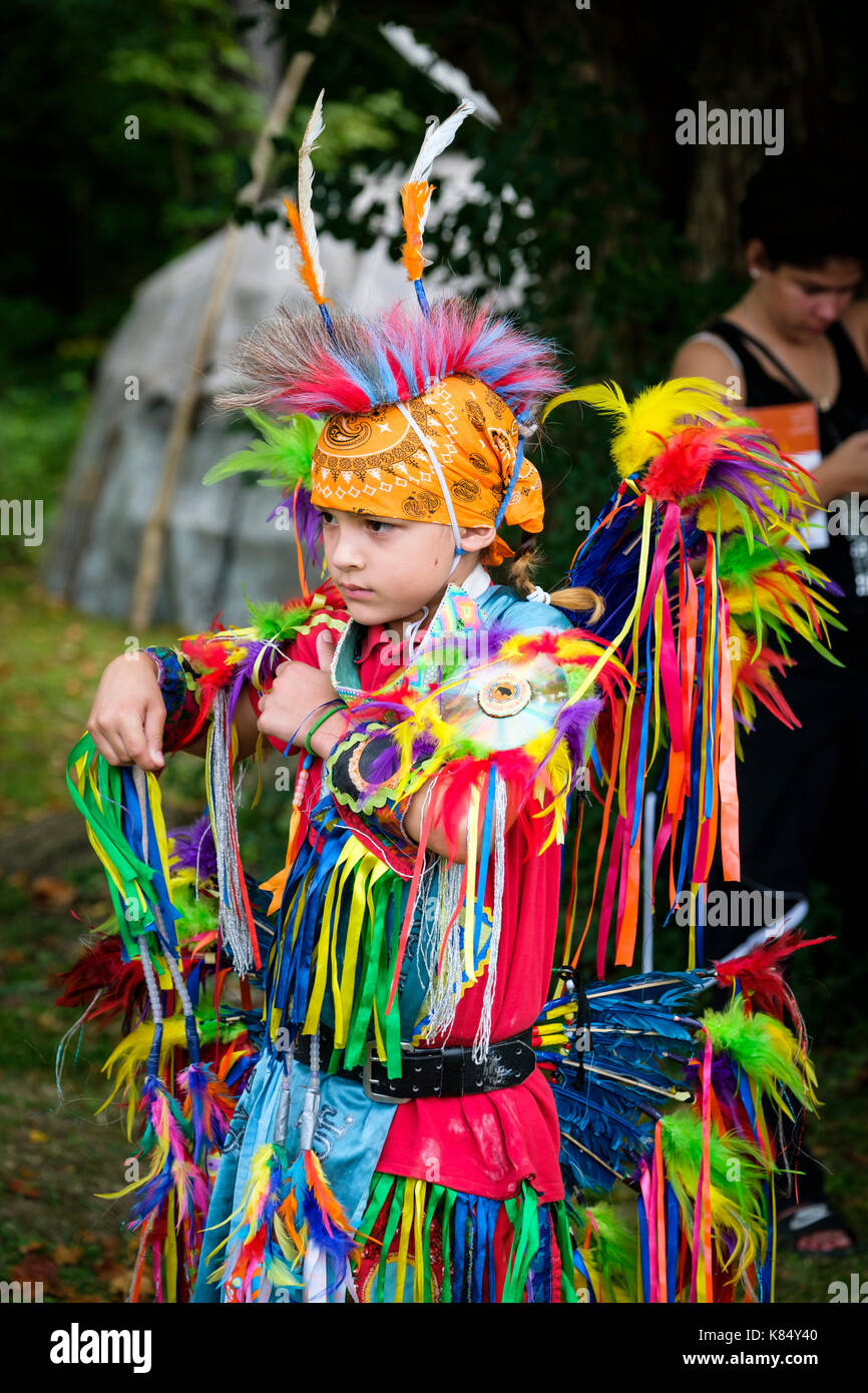 First Nations Powwow Dancers Stock Photos & First Nations Powwow ...