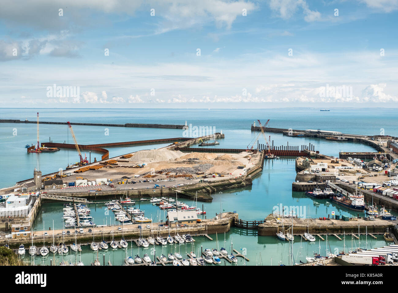 Dover cruise terminal hi-res stock photography and images - Alamy