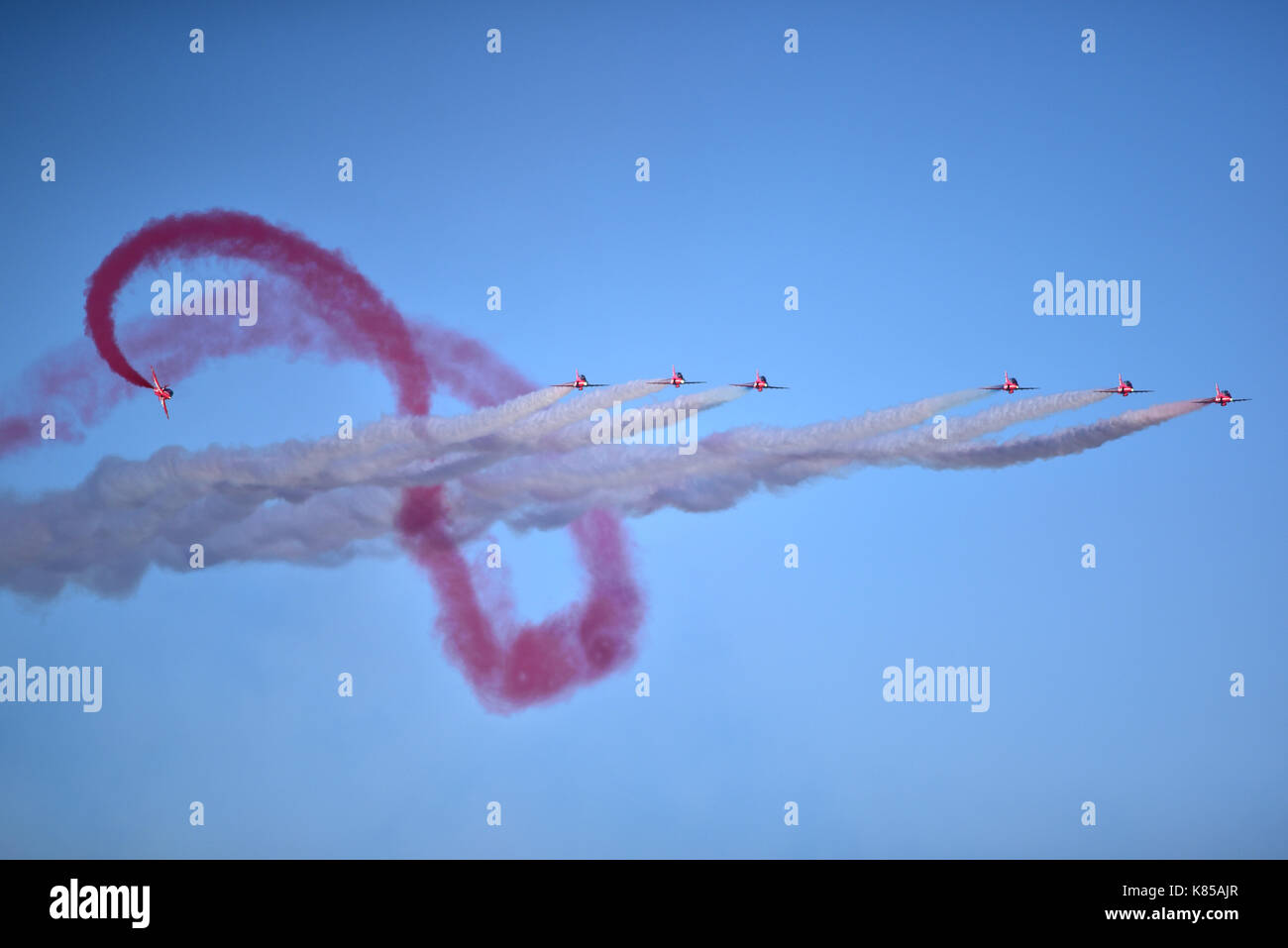 Beautiful formations of Red Arrows during their appearance in Athens ...