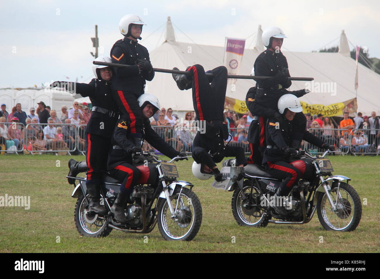 BRITISH ARMY ROYAL SIGNALS WHITE HELMETS MOTORCYCLE DISPLAY TEAM Stock ...