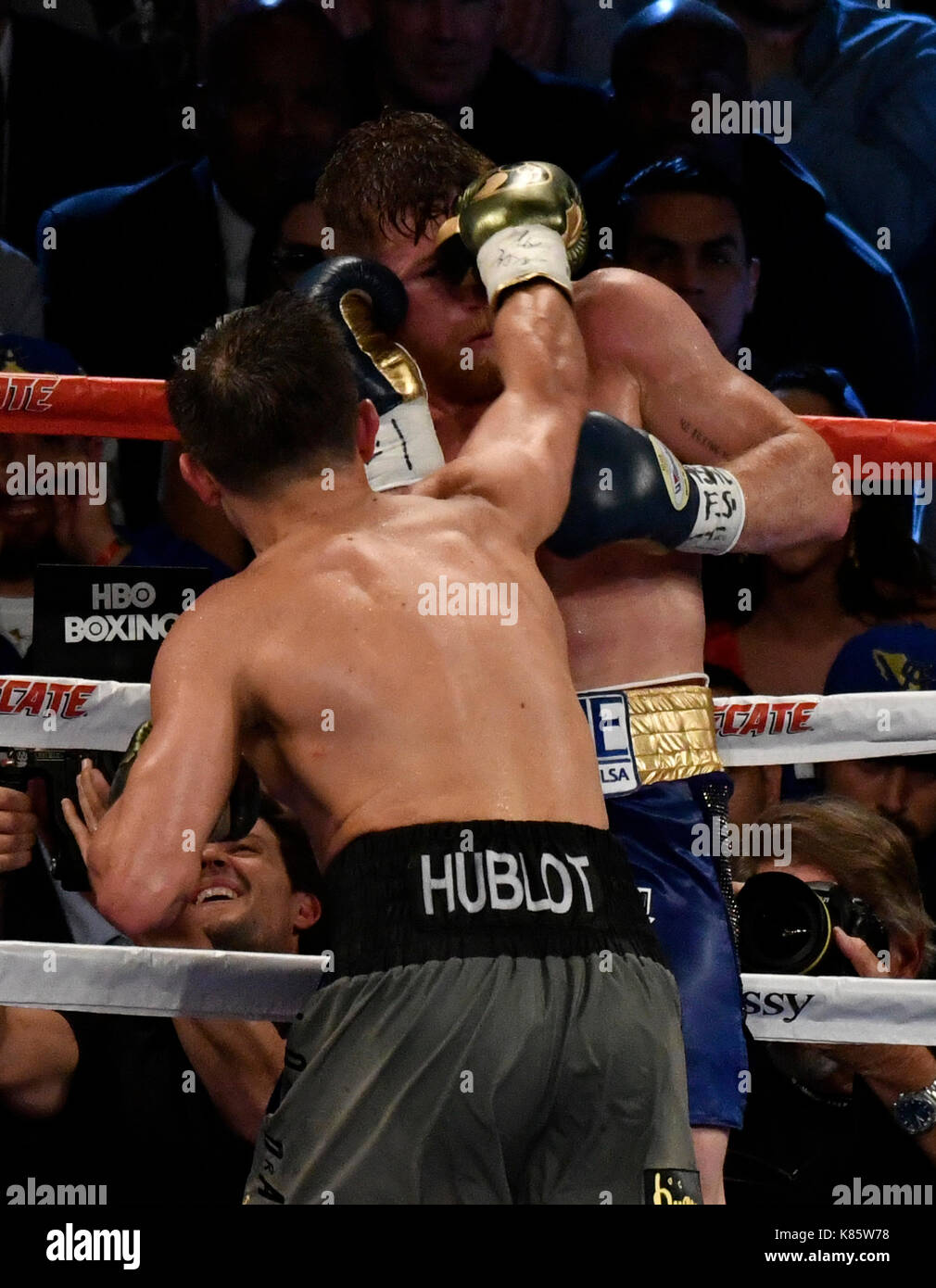 Las Vegas, NV, USA. 16th Sep, 2017. (In gray trunks) GGG goes 12 rounds with Mexico's Canelo ...