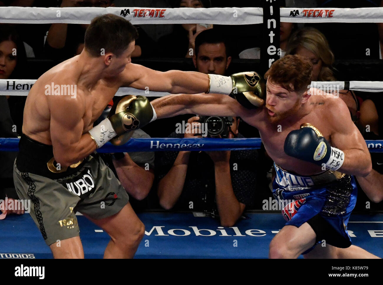 Las Vegas, NV, USA. 16th Sep, 2017. (In gray trunks) GGG goes 12 rounds ...