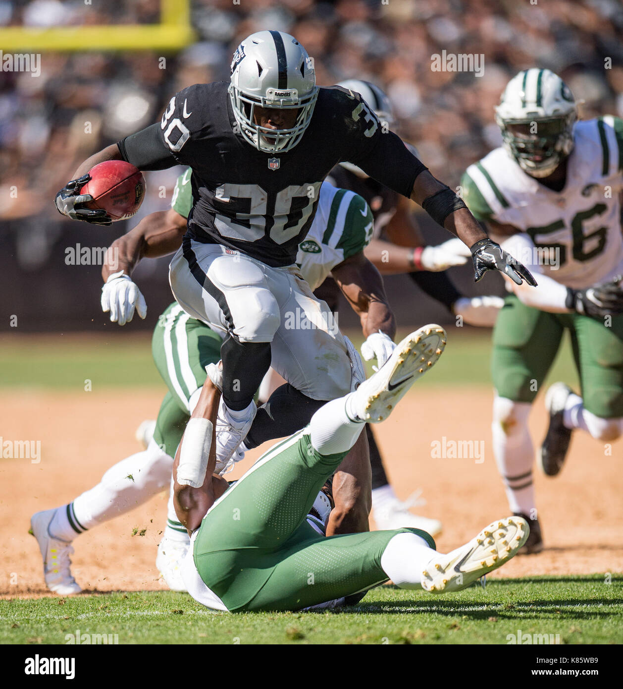 Oakland, California, USA. 17th Sep, 2017. Returning a fourth quarter ...