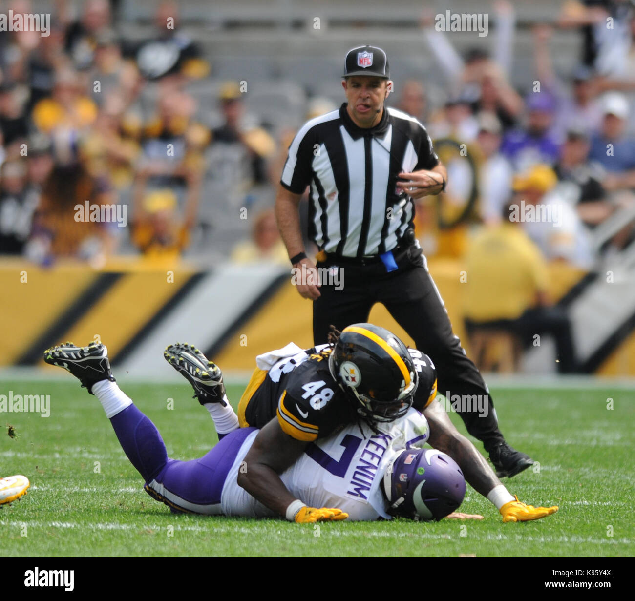 Pittsburgh, PA, USA. 17th Sep, 2017. Bud Dupree #48 sacks Case Keenum ...