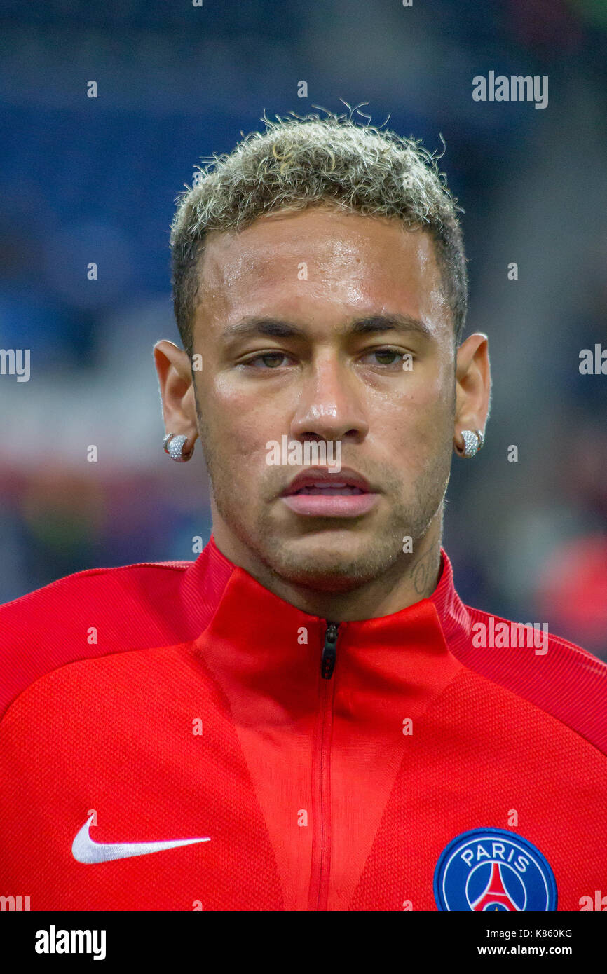 Neymar Jr. during warmup before the French Ligue 1 soccer match between ...