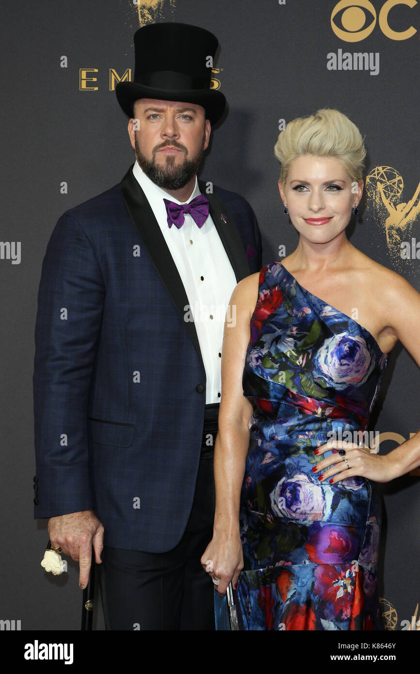 Chris sullivan and rachel reichard hi-res stock photography and images ...