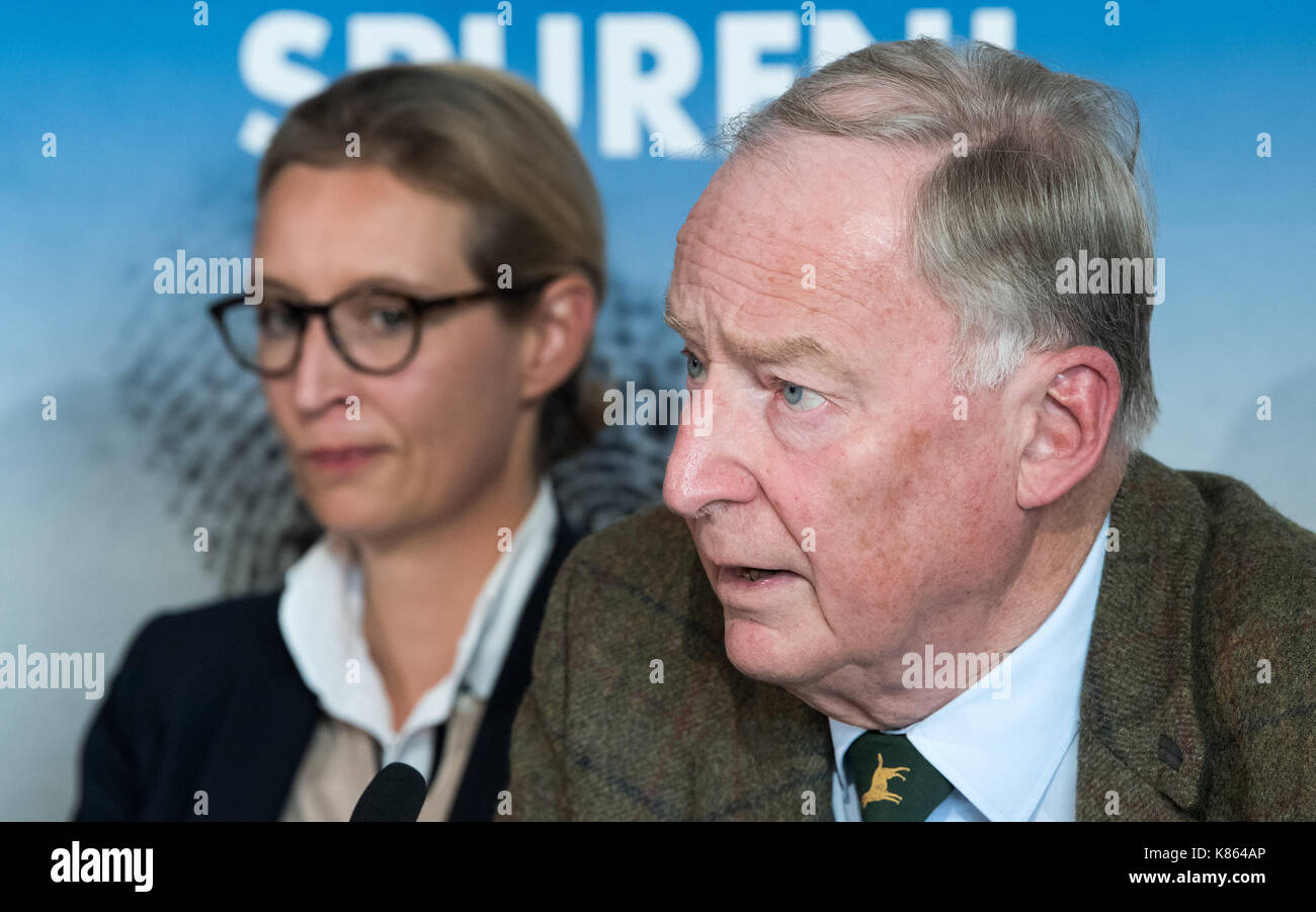 Berlin, Germany. 18th Sep, 2017. Alice Weidel and Alexander Gauland (R ...