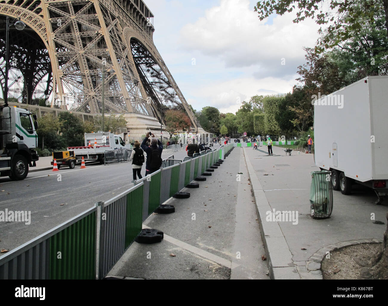 Paris, France. 18th Sep, 2017. Barriers on the south side of the Eiffel ...