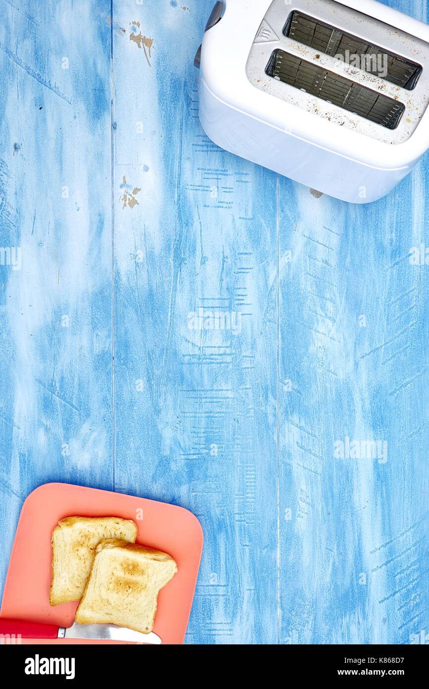 A studio photo of a white toaster Stock Photo - Alamy