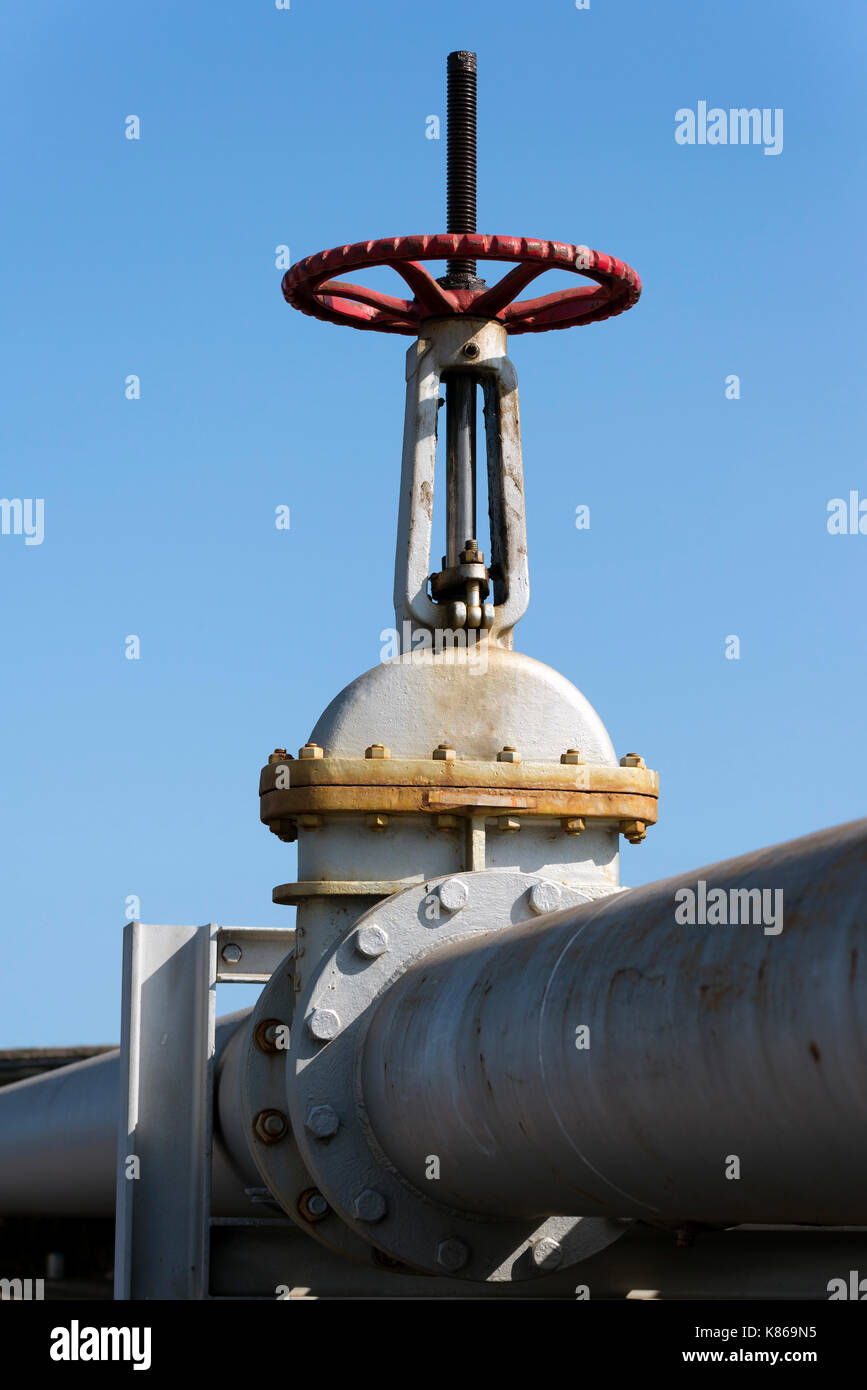 valve in an oil pipeline Stock Photo - Alamy
