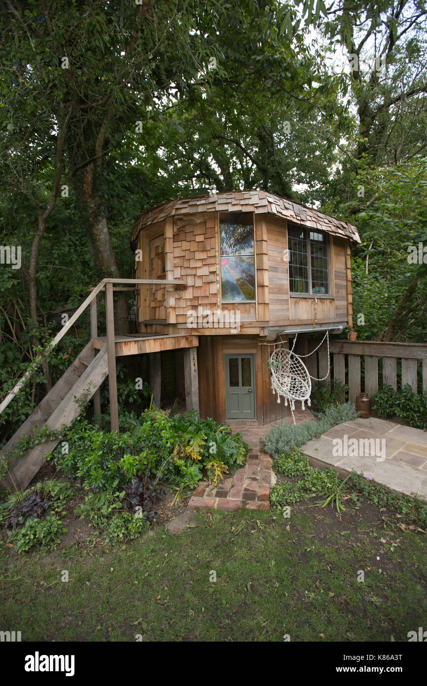 Magical mushroom-shaped tree house in Chiddingfold, Surrey, designed ...