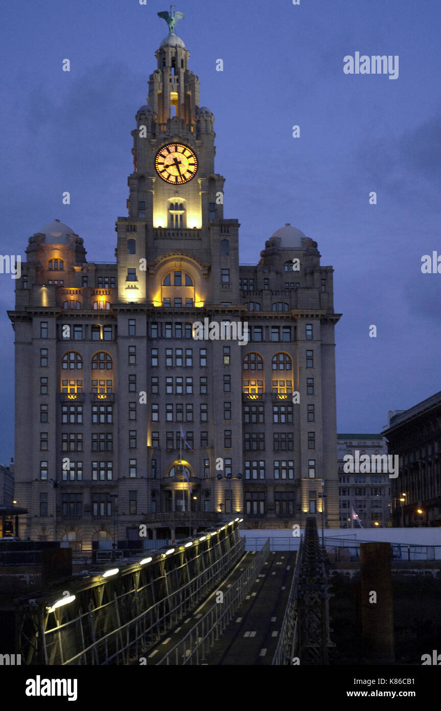 The royal liver buildings liverpool hi-res stock photography and images ...
