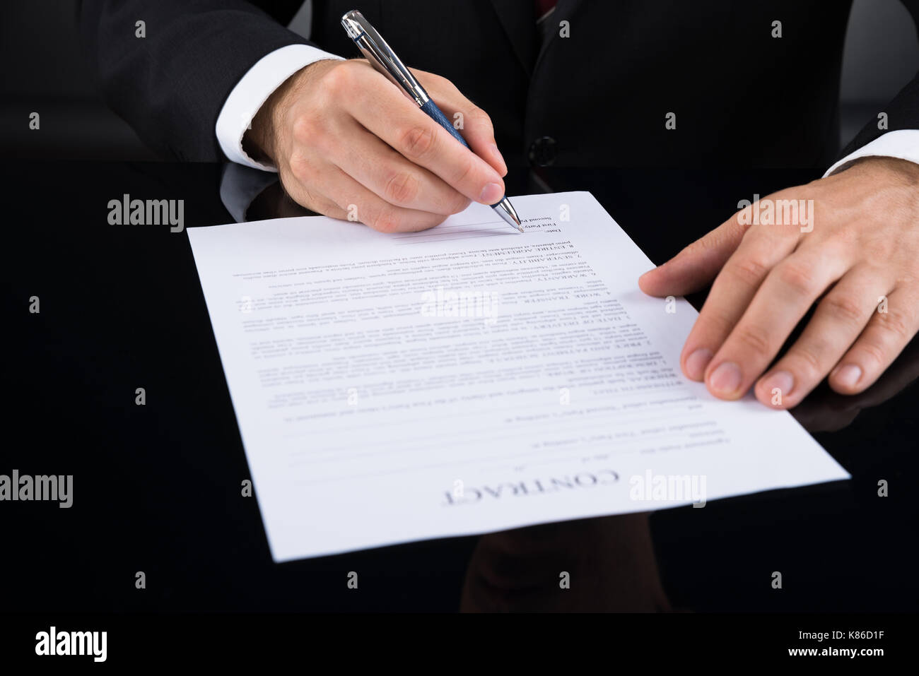 Employee contract hi-res stock photography and images - Alamy