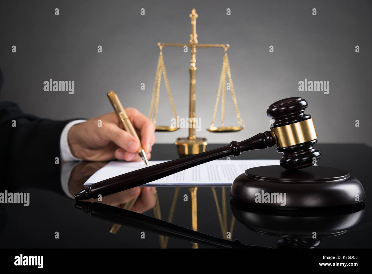 Judge writing on paper hi-res stock photography and images - Alamy