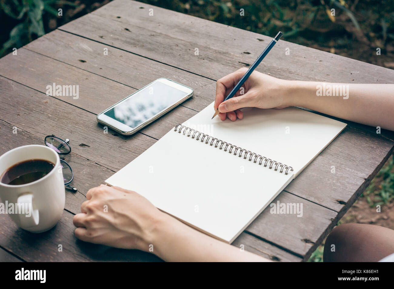 Notebook paper with writing hi-res stock photography and images - Alamy